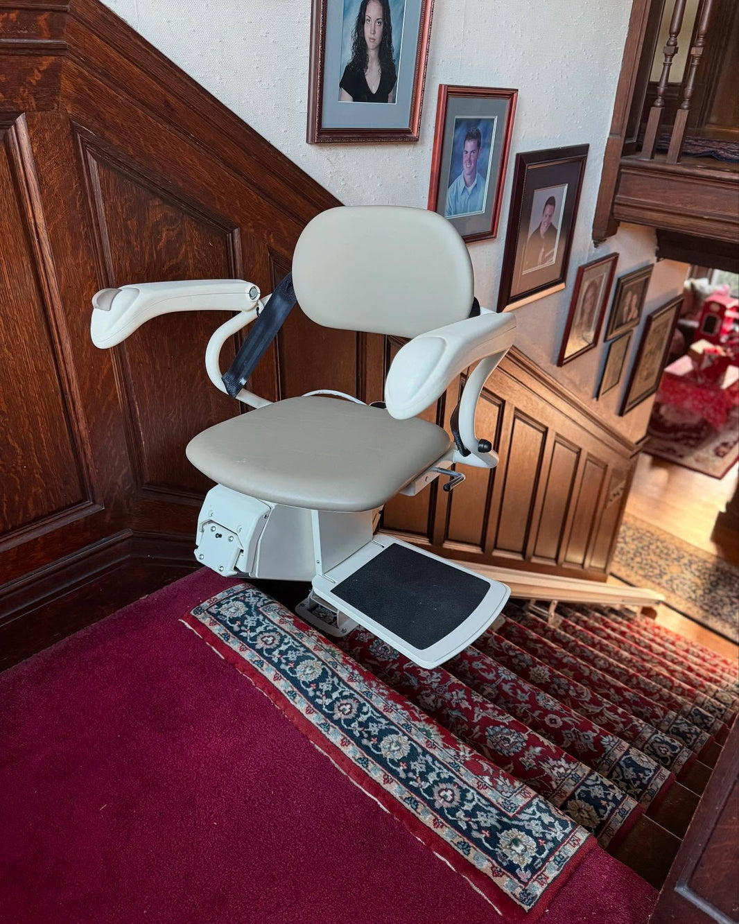 Discover the Harmar SL300 Pinnacle Stairlift: Safety, Comfort, and Ind ...